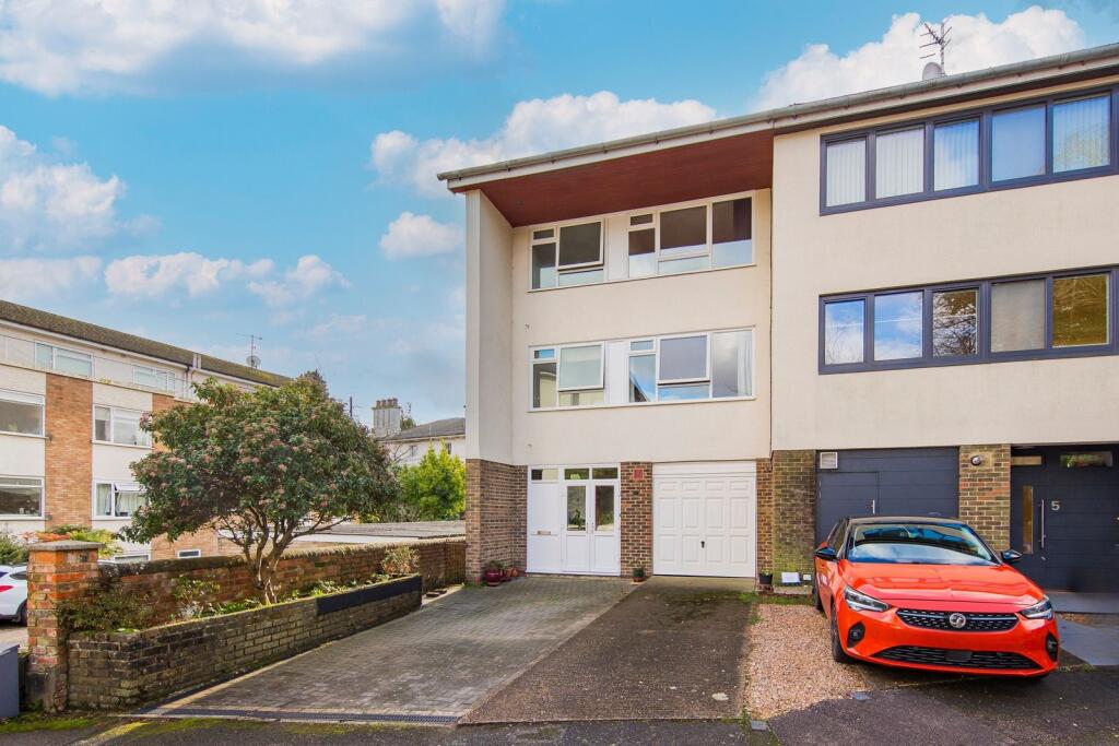 4 bedroom end of terrace house for sale in Rosehill Walk, Tunbridge ...