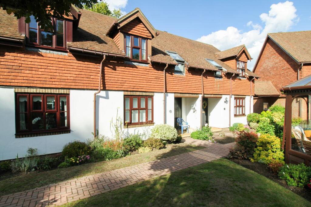 3 bedroom terraced house for sale in Primrose Walk, Fleet, GU51