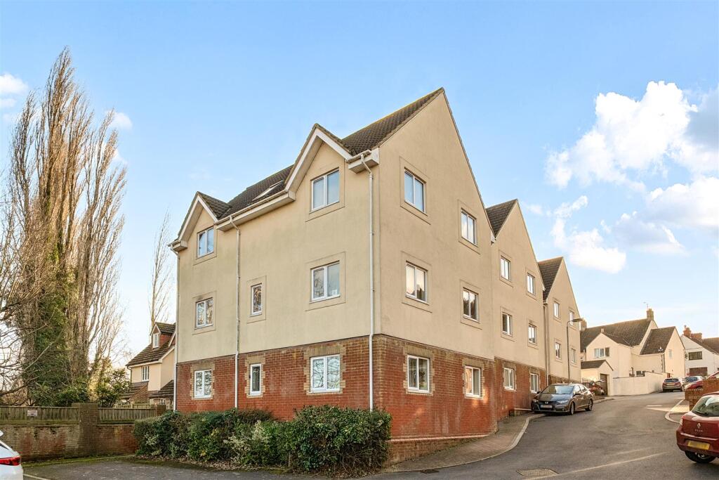 2 bedroom flat for sale in Phoenix Close, Chippenham, SN15