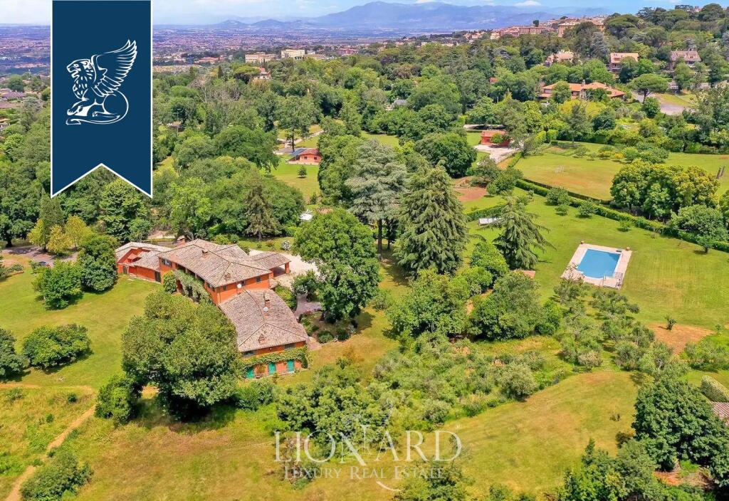 12 bedroom villa for sale in Lazio, Rome, Grottaferrata, Italy