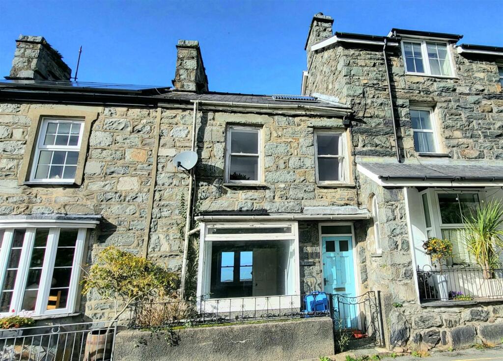 2 bedroom terraced house for sale in Dwylan, High Street, Harlech, LL46