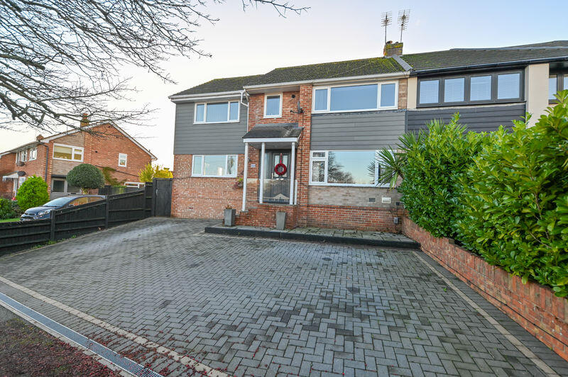 4 bedroom semi-detached house for sale in Hazleton Way, Waterlooville, PO8