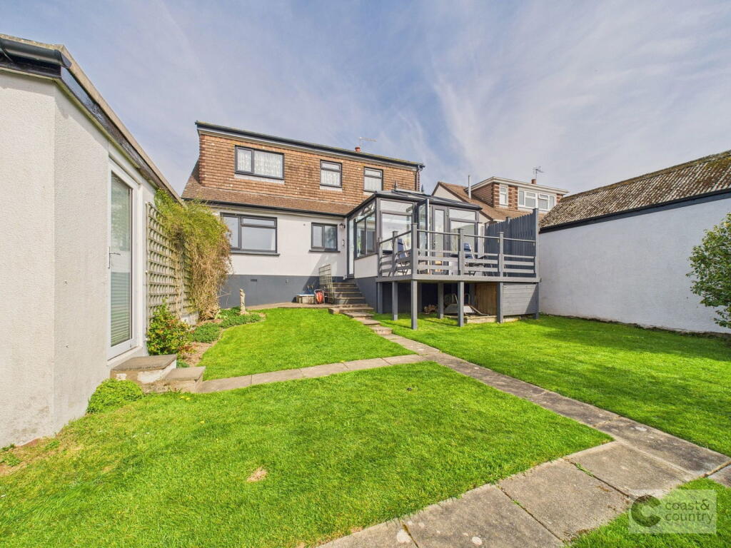 4 bedroom detached house for sale in Barn Park Close, Ipplepen, TQ12