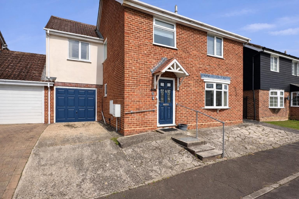 4 bedroom detached house for sale in Ennerdale Avenue, Great Notley ...