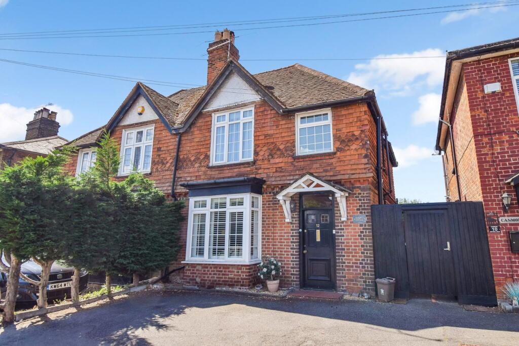 3 bedroom semi-detached house for sale in Britwell Road, Burnham ...