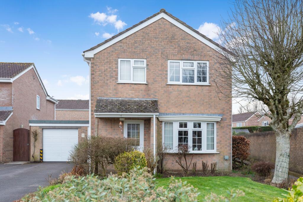 3 bedroom detached house for sale in Cranborne Drive, Shaftesbury, SP7