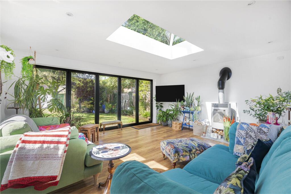 4 bedroom detached house for sale in Cratlands Close, Stadhampton, OX44