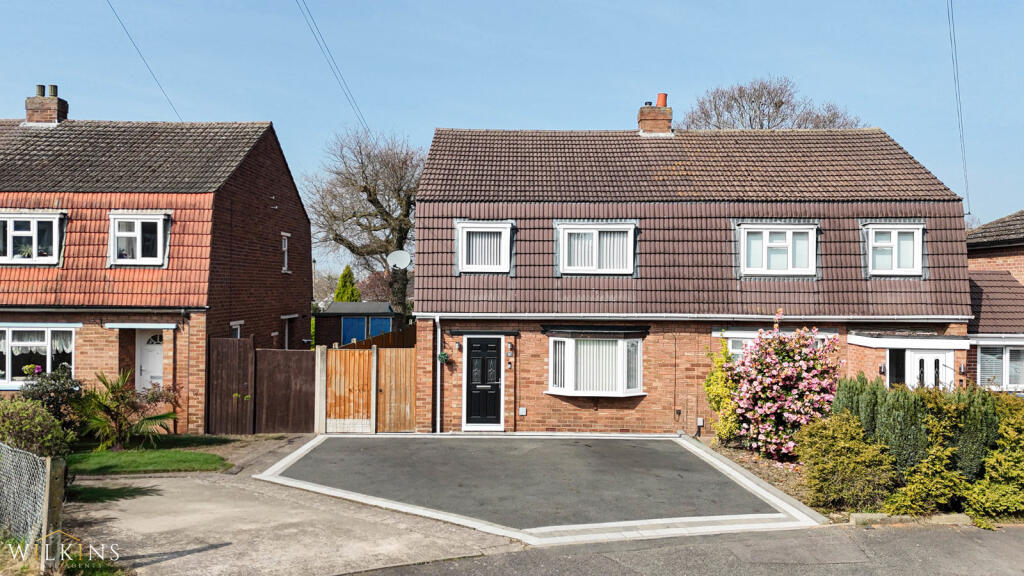 3 bedroom semi-detached house for sale in Macgregor Crescent, Tamworth ...