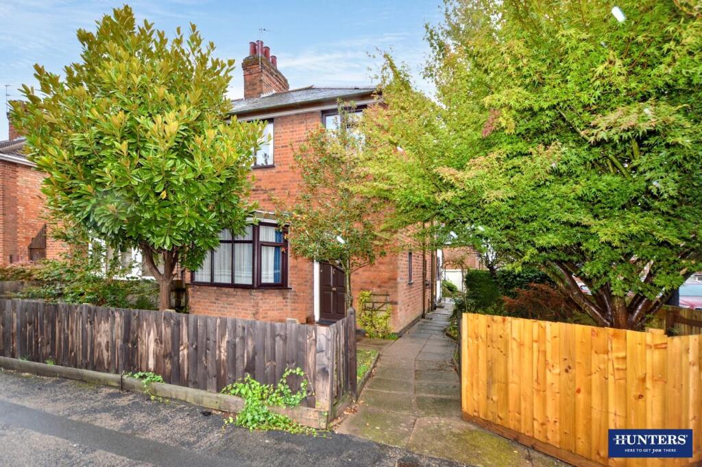 3 bedroom semi-detached house for sale in Grangeway Road, Wigston, LE18