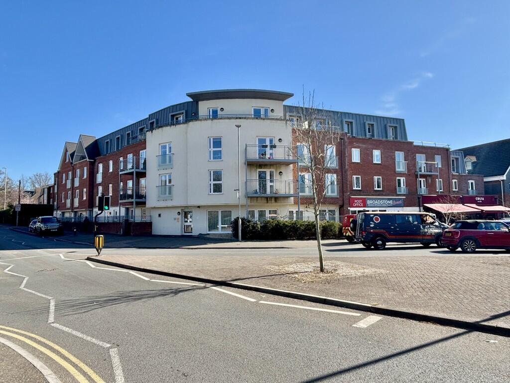 2 bedroom apartment for sale in Macaulay Road, Broadstone, BH18