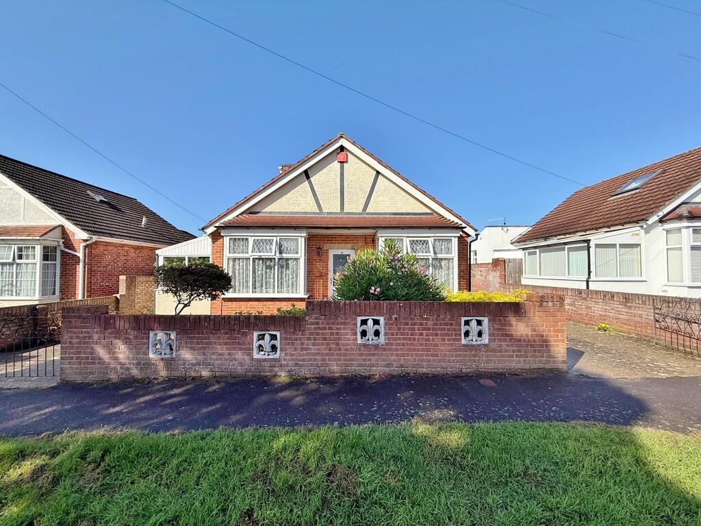 3 bedroom detached bungalow for sale in Lealand Road, Drayton, PO6