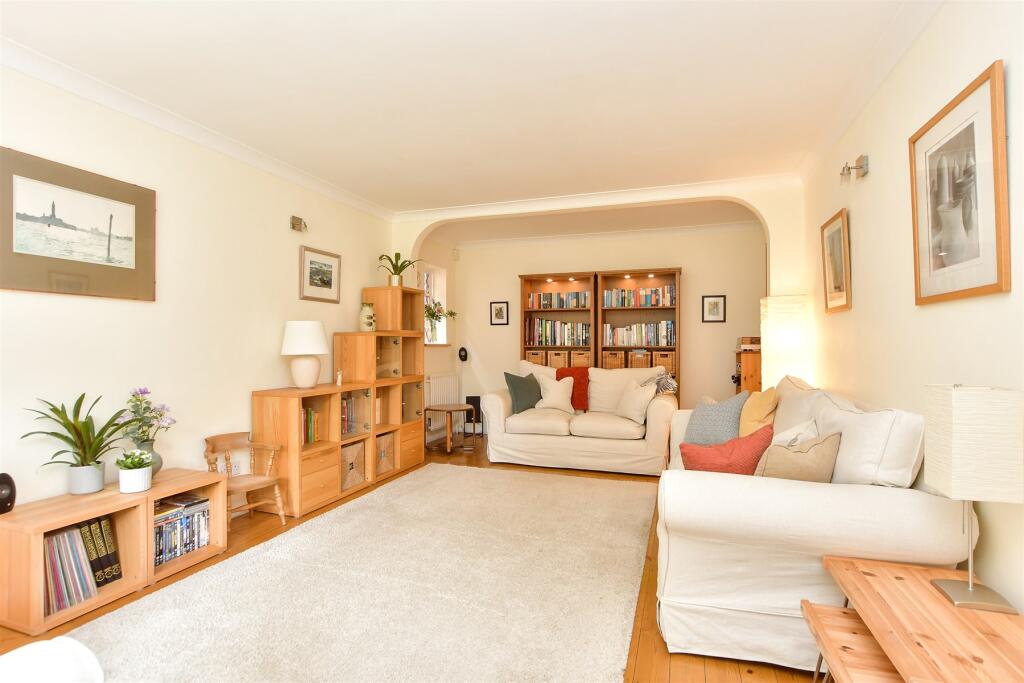4 bedroom chalet for sale in Hempstead Road, Hempstead, Gillingham ...