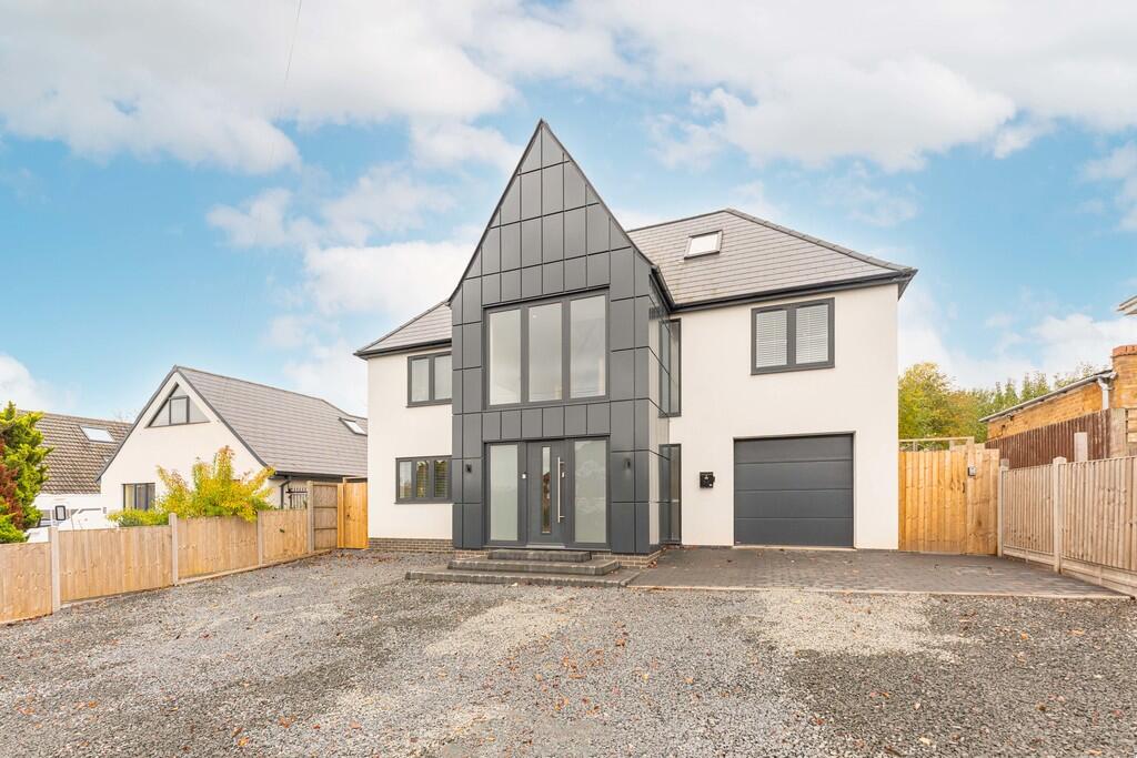 5 bedroom detached house for sale in Barton Road, Rugby, Warwickshire, CV22