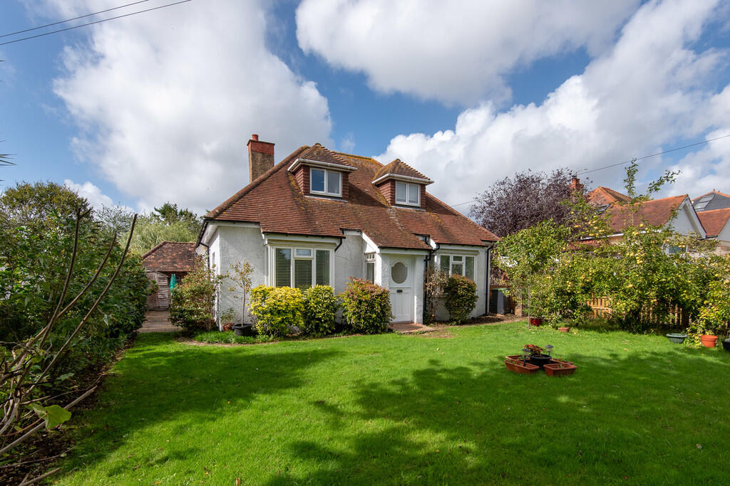 3 bedroom detached house for sale in Durrington Hill, Worthing, BN13