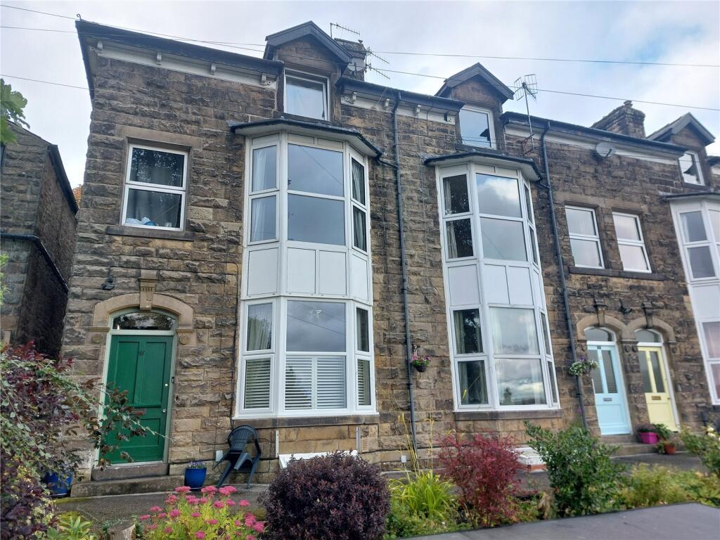 2 bedroom flat for sale in Corbar Road, Buxton, Derbyshire, SK17