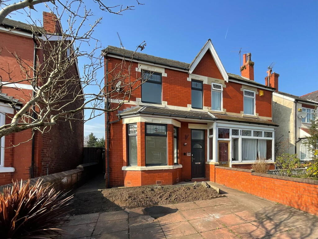 3 bedroom semi-detached house for sale in Wennington Road, Southport, PR9
