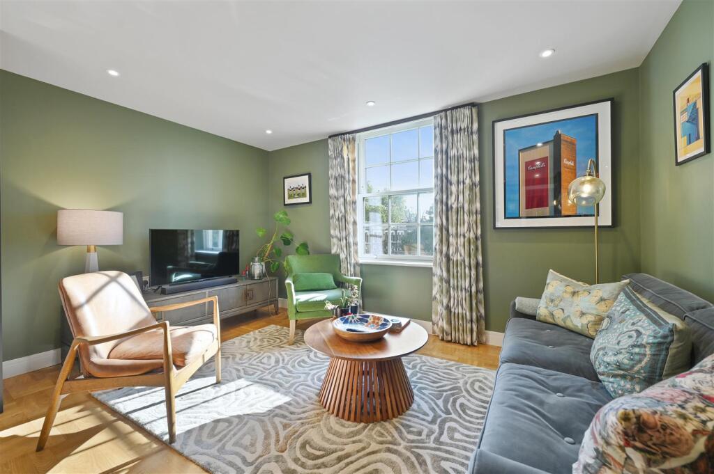 2 bedroom flat for sale in Lisgar Terrace, London W14