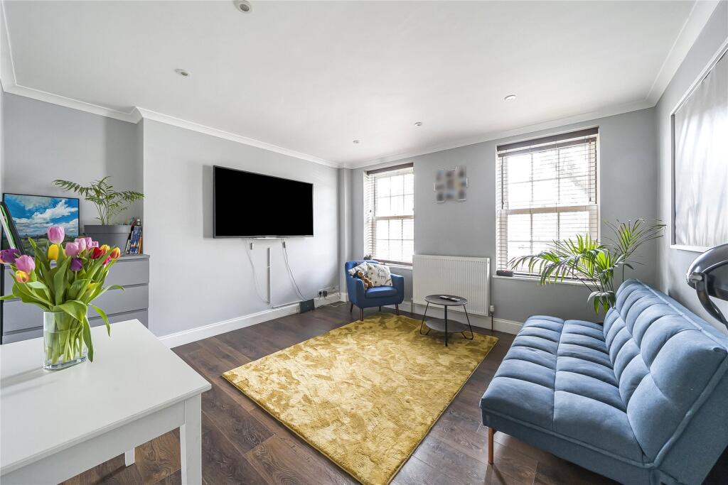 2 bedroom flat for sale in Dunfield Road, London, SE6