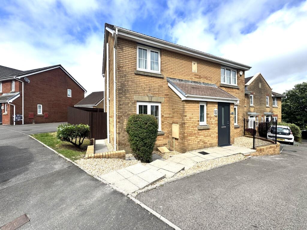 3 bedroom detached house for sale in Mountain Rise, Heolgerrig, Merthyr ...