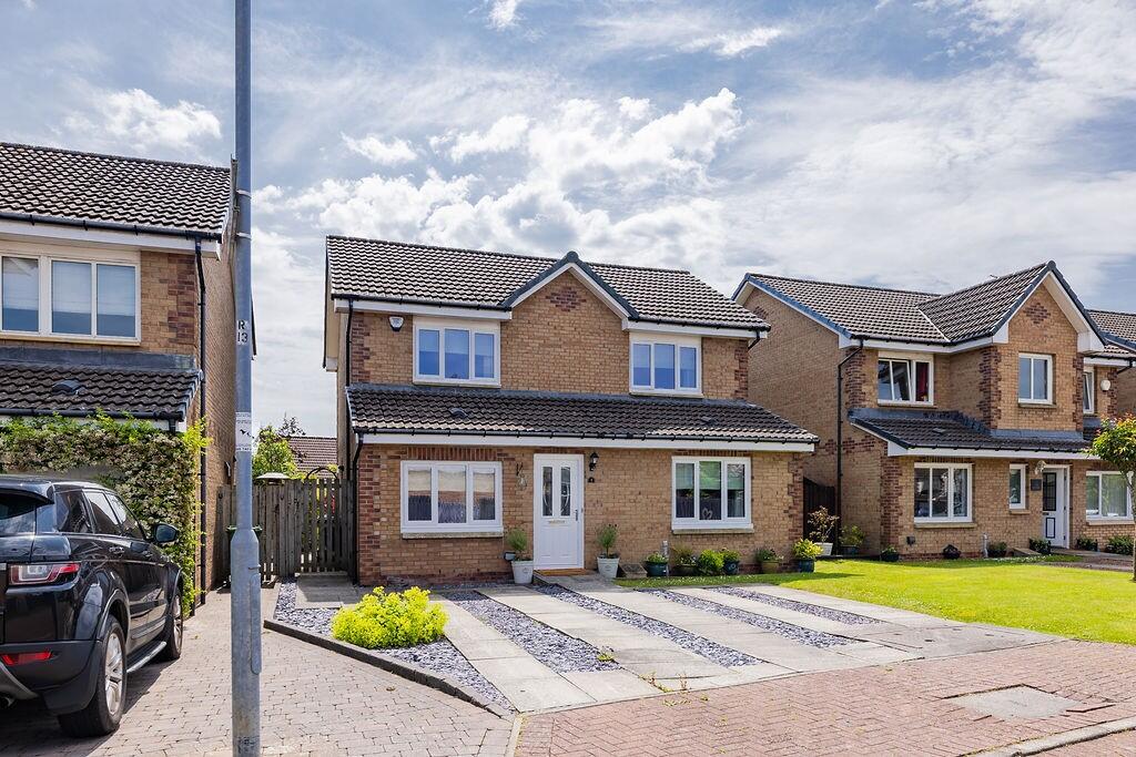 4 bedroom detached house for sale in Hunters Grove, Glasgow, G74