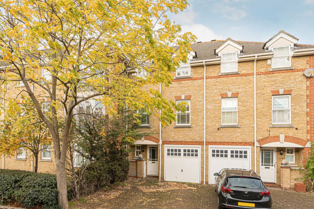 3 bedroom terraced house for sale in Draper Close, Isleworth, TW7