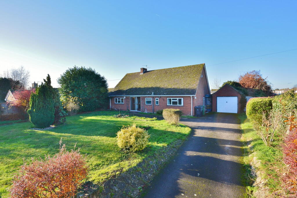 3 bedroom detached bungalow for sale in Monument Road, Chalgrove, OX44