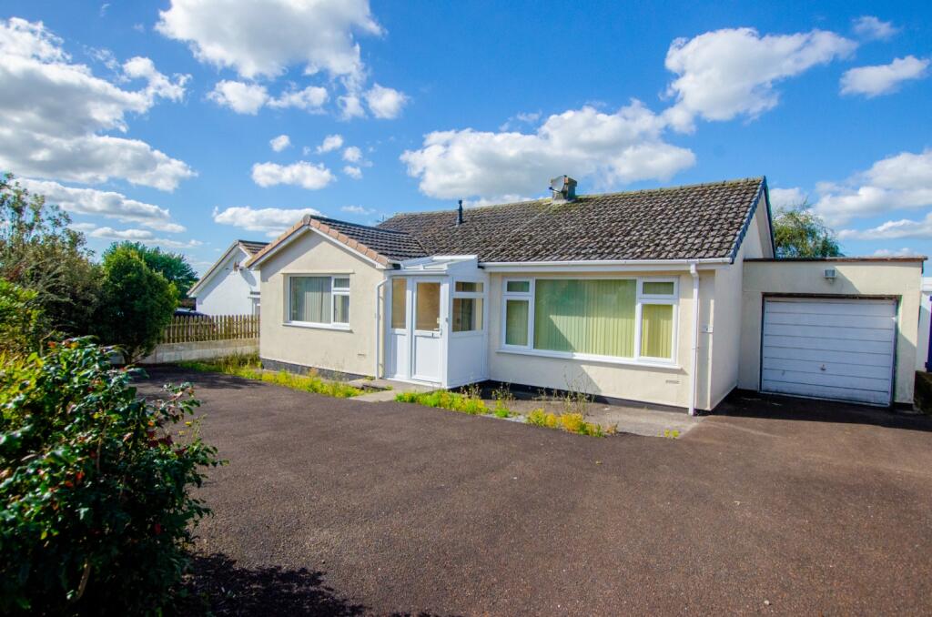 2 bedroom detached bungalow for sale in 1 Whitestone Crescent, Bodmin ...