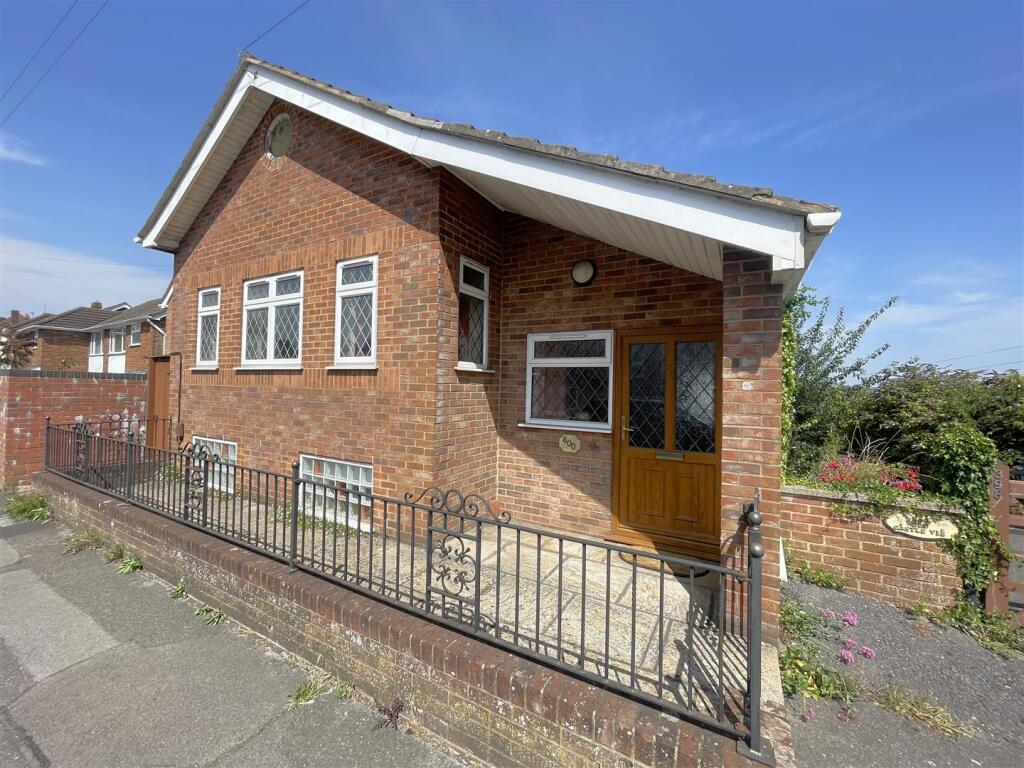 2 bedroom semi-detached house for sale in Devizes Road, Salisbury, SP2