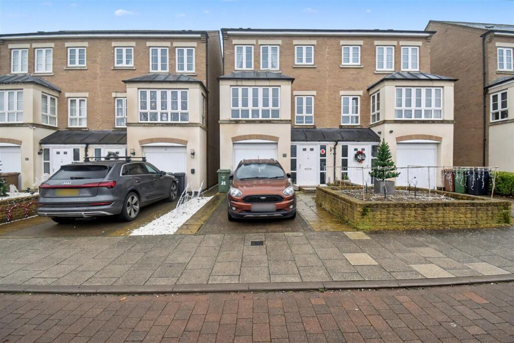 4 bedroom semi-detached house for sale in Park View, Corby, NN17
