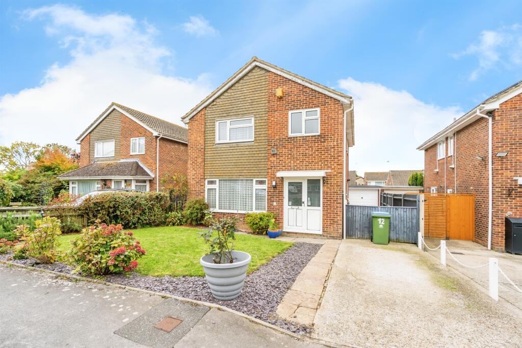 4 bedroom detached house for sale in Hawks Place, Bognor Regis, PO22