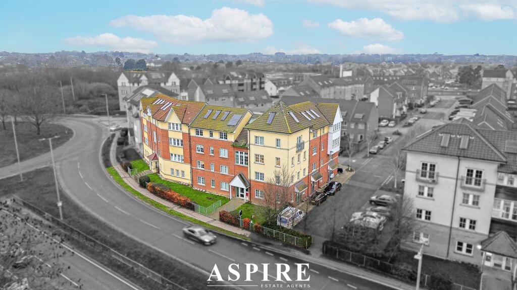 1 bedroom flat for sale in Gainsborough Close, Basildon, SS14