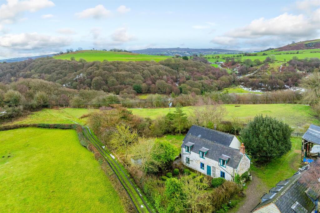 4 bedroom detached house for sale in Brooklands, Gravels Bank ...