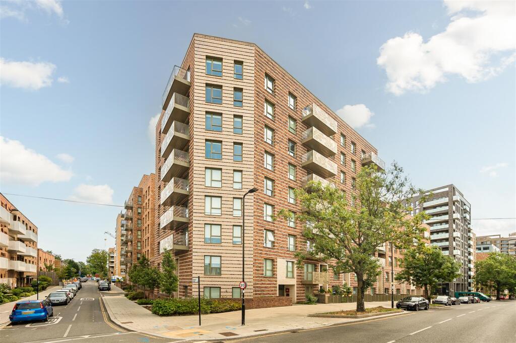 2 bedroom flat for sale in Bollo Lane, London, London, W3