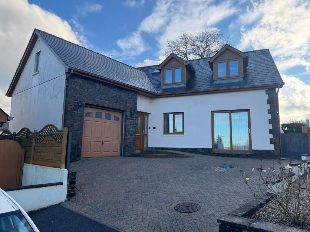 4 bedroom detached house for sale in New Inn, Pencader, SA39