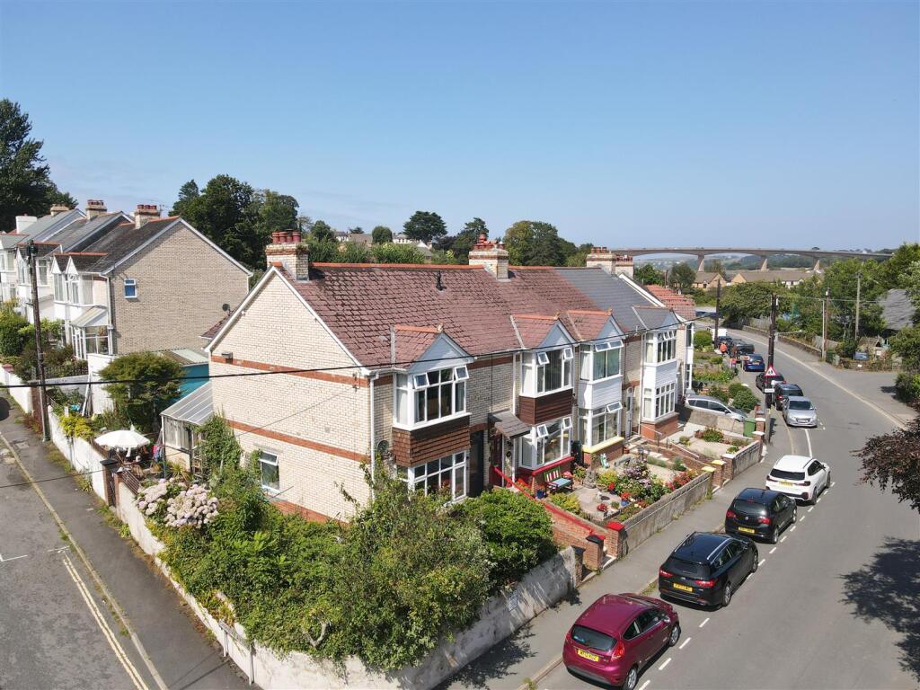 3 bedroom end of terrace house for sale in Chanters Road, Bideford, EX39