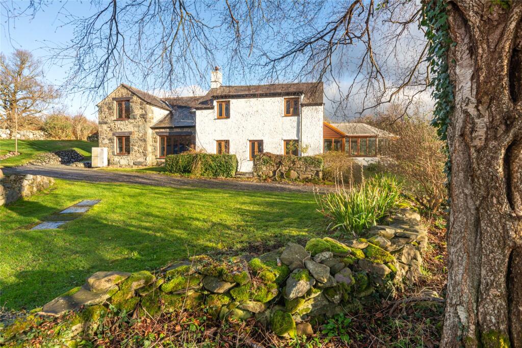 6 bedroom detached house for sale in Halfway Bridge, Bangor, Gwynedd, LL57