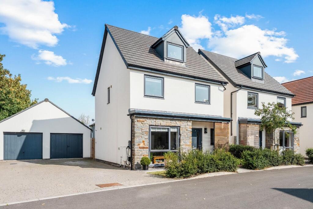 4 bedroom detached house for sale in Nearly new family home ideally ...
