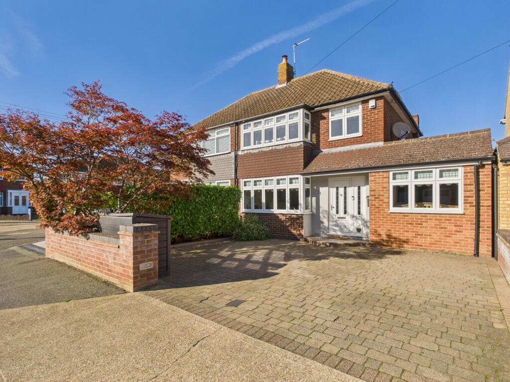 4 bedroom semi-detached house for sale in Selby Road, Ashford, Surrey, TW15