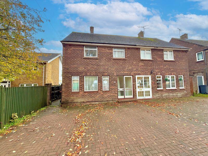 3 bedroom semi-detached house for sale in Westfield Road, Dunstable, LU6