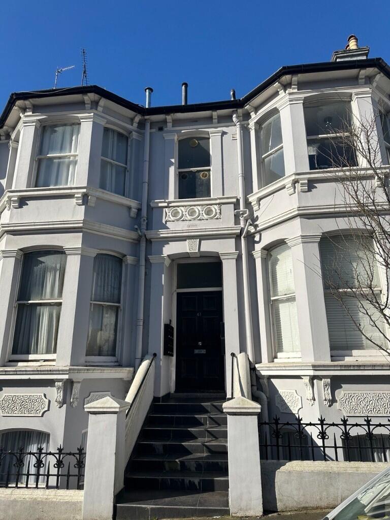 Studio flat for rent in Eaton Place, BN2