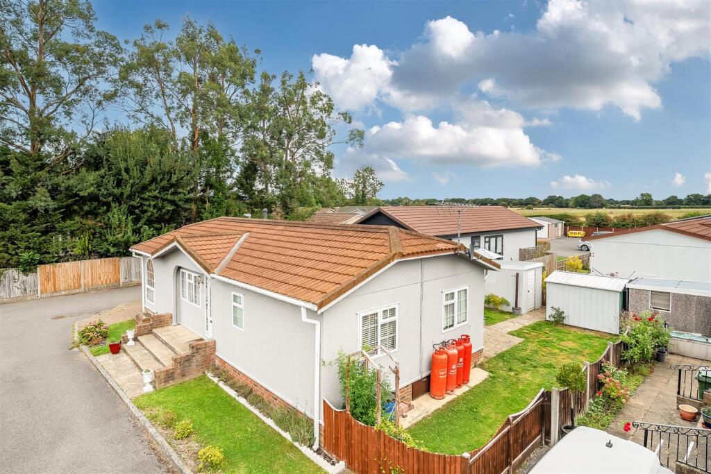 2 bedroom park home for sale in Bletchenden Road, Headcorn, Ashford, TN27