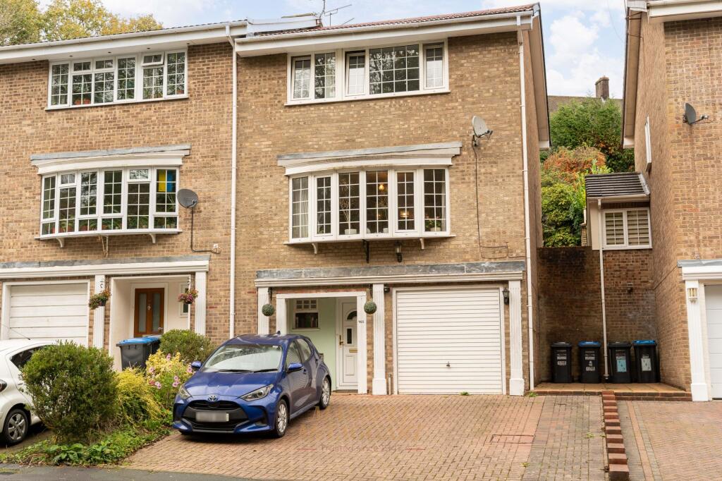 4 bedroom end of terrace house for sale in Garden Wood Road, East ...