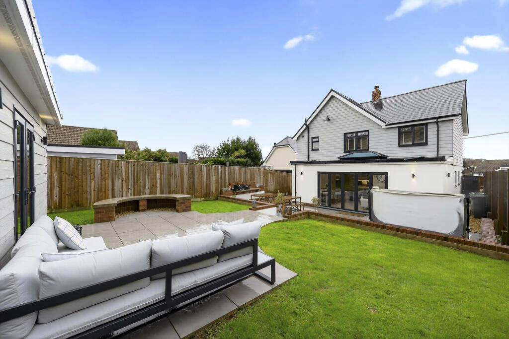 4 bedroom detached house for sale in Colwell Road, Freshwater, Isle of ...