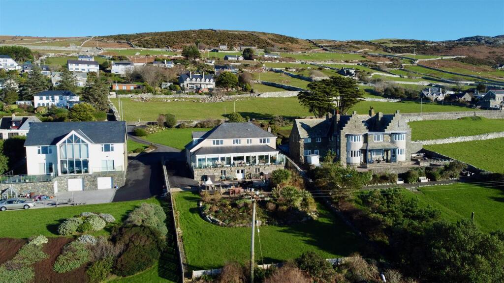 5 bedroom detached house for sale in Llanaber, Barmouth, LL42