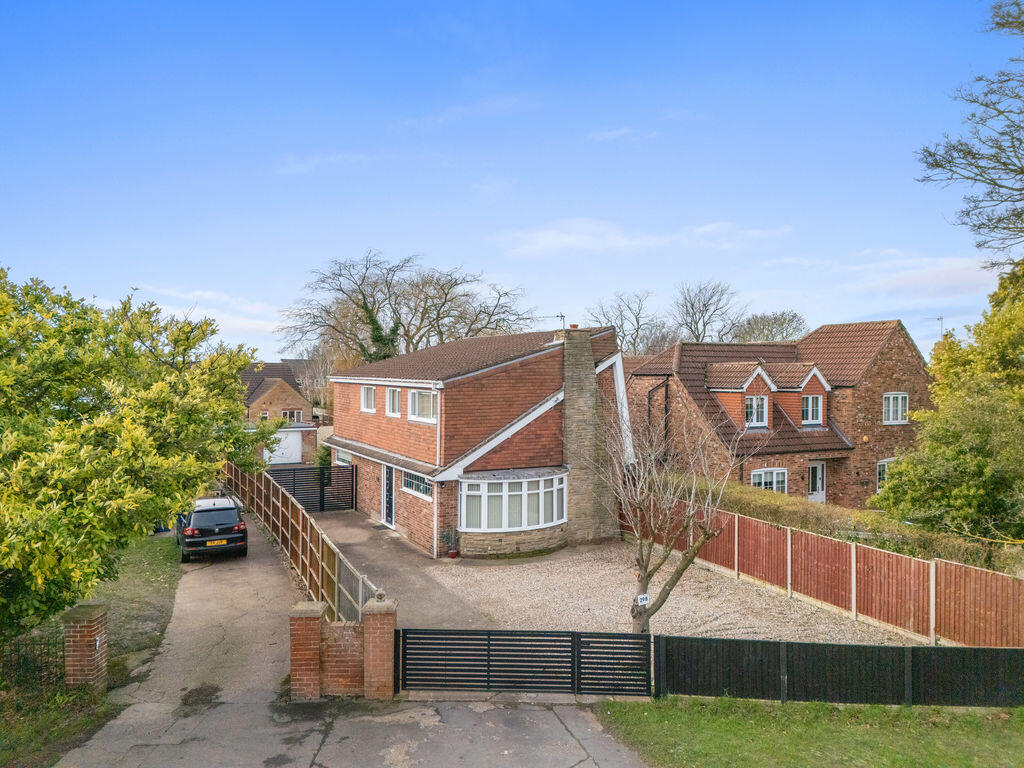 4 bedroom detached house for sale in Peaks Lane, New Waltham, DN36