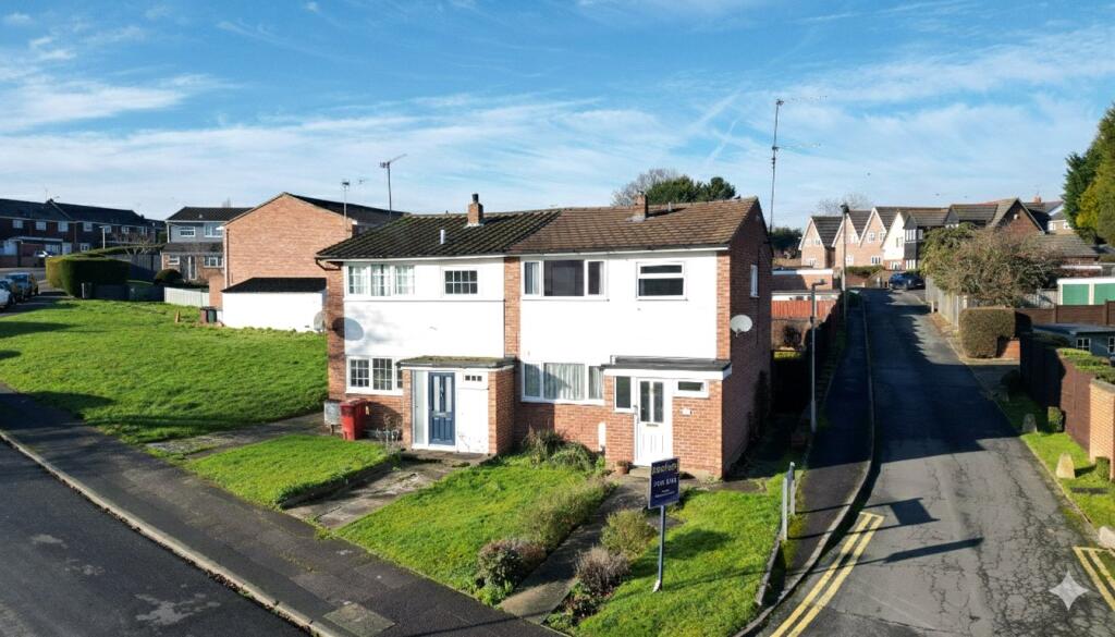 3 bedroom semi-detached house for sale in Chichester Road, Tilehurst ...