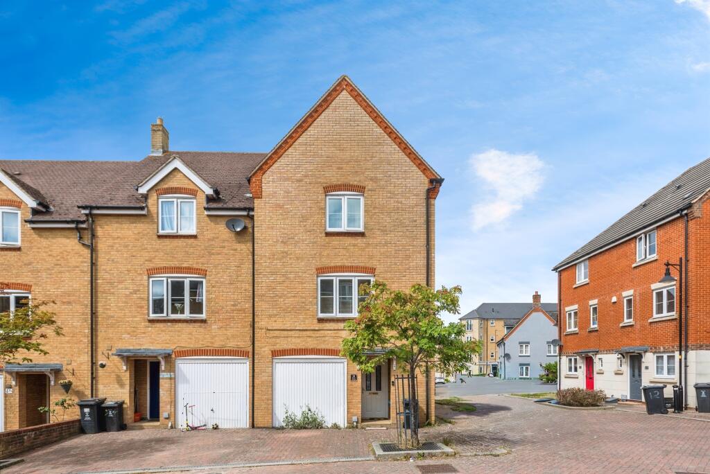 4 bedroom town house for sale in Fitkin Court, Swindon, SN25