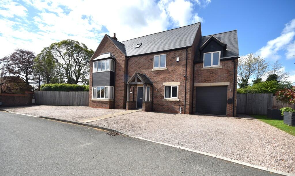 5 bedroom detached house for sale in Oak Tree Way, Whitchurch, SY13
