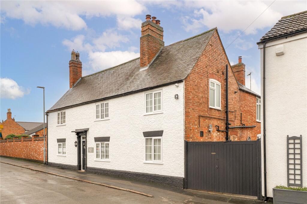 4 bedroom detached house for sale in Turn Street, Syston, Leicester, LE7