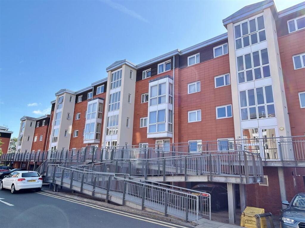 2 bedroom apartment for sale in The Waterfront, Selby, YO8